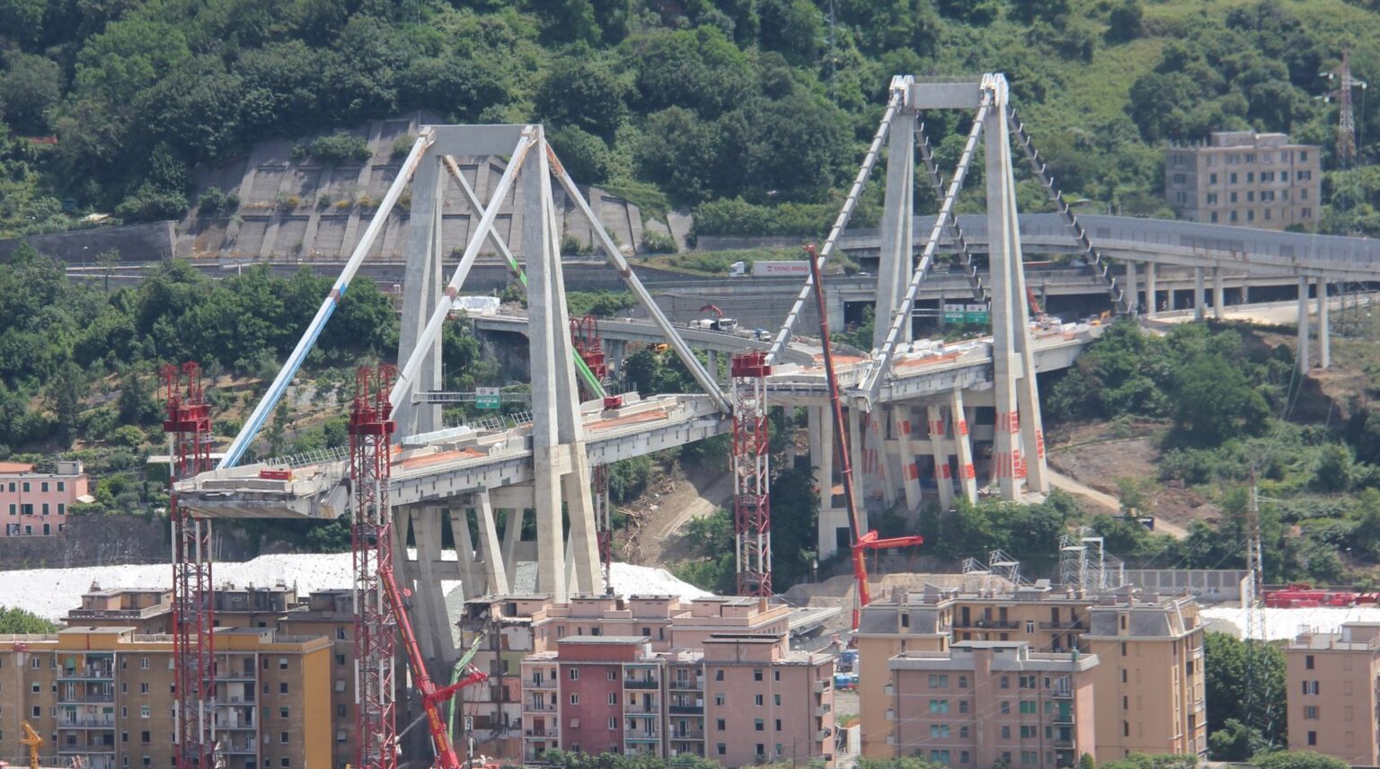 Autostrade per l'Italia: arresti domiciliari per Giovanni Castellucci ...